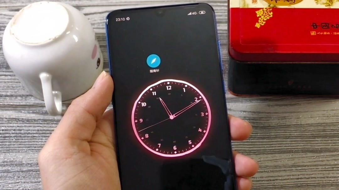 手机水滴时钟动态桌面,滑动还有水波涟漪和荧光效果,非常炫酷