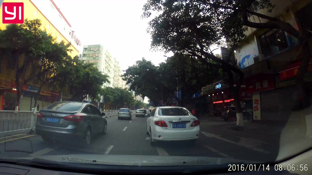 小蚁智能行车记录仪白天效果