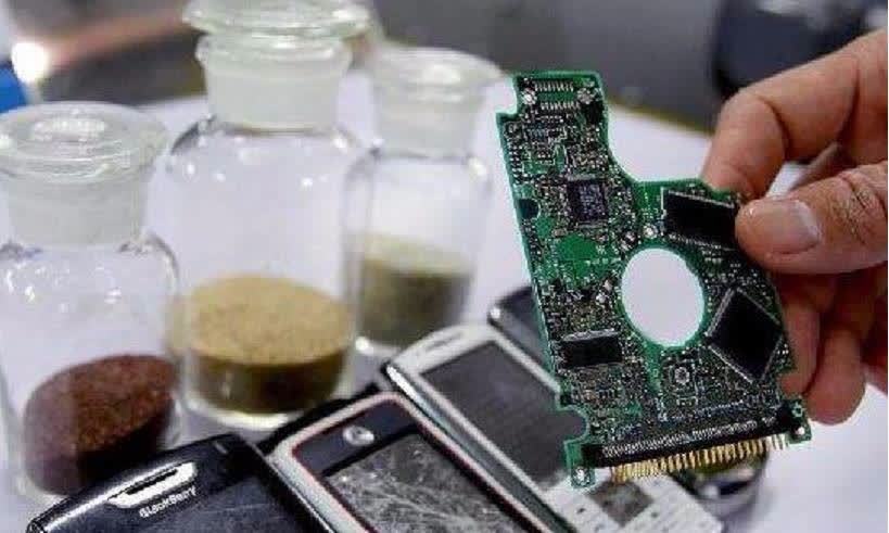 一吨旧手机能提炼多少克黄金?比金矿还赚钱,别随意丢掉