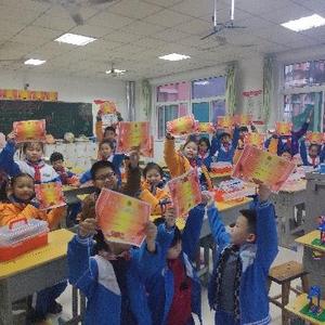 李老师和孩子们 