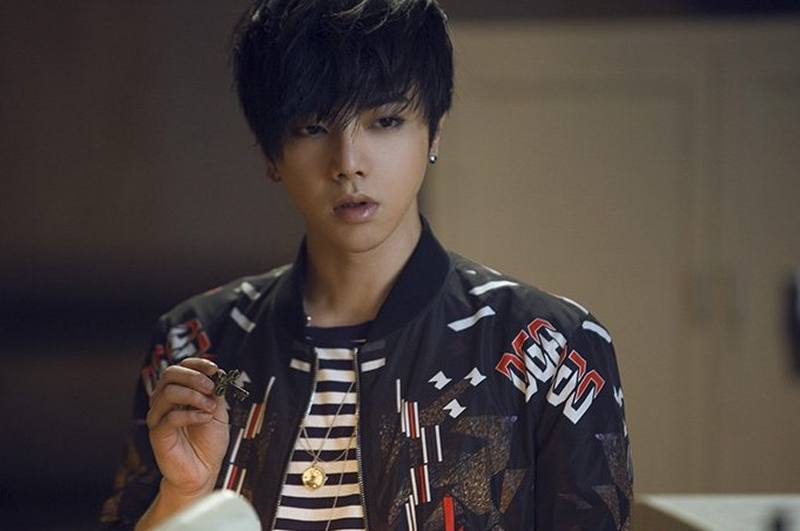 华晨宇演唱会唱的这首歌,超好听,华晨宇不红天理难容