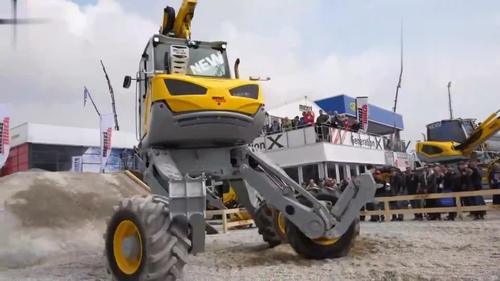 国外发明可变形的4轮挖掘机,最牛的是悬架和驱动系统