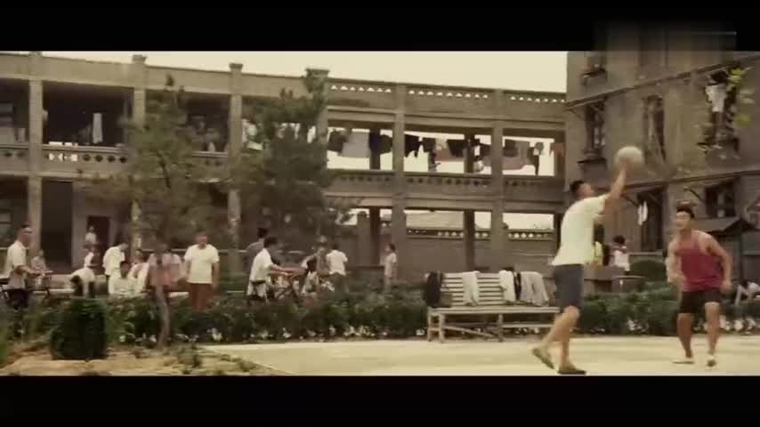 经典国产灾难影片,唐山大地震,记录缅怀死去人的慰问片!