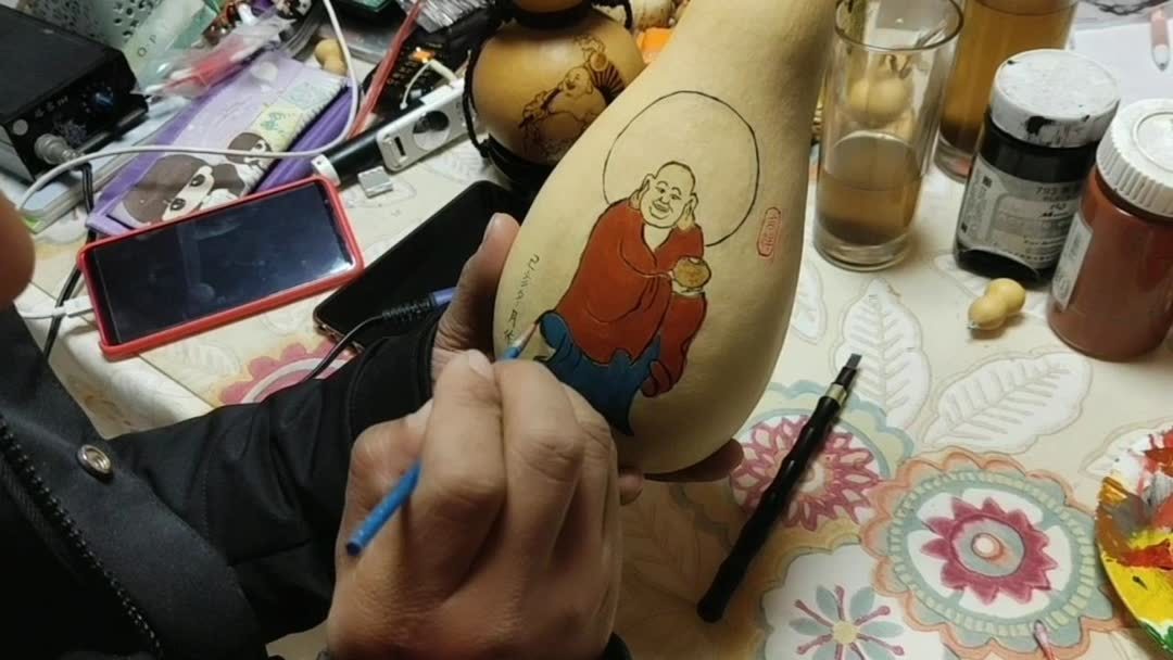菜鸟学画画,今天给大家看看墨刻填彩葫芦工艺