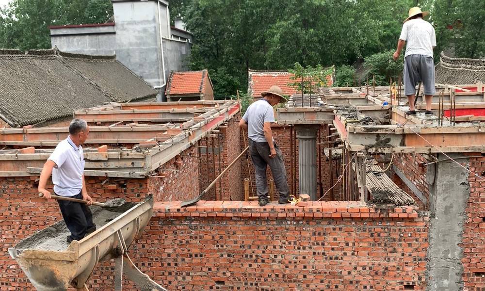 农村媳妇盖房子,今天师傅过来浇圈梁,第一层终于马上快结束了