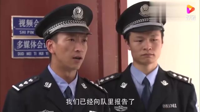 便衣警察:便衣警察埋伏抓不到人贩子,不料小男孩指着清洁工是她