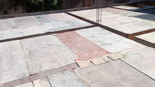 因干旱近60天没有下雨,乡村山自建房装好模板了无法浇筑混凝土