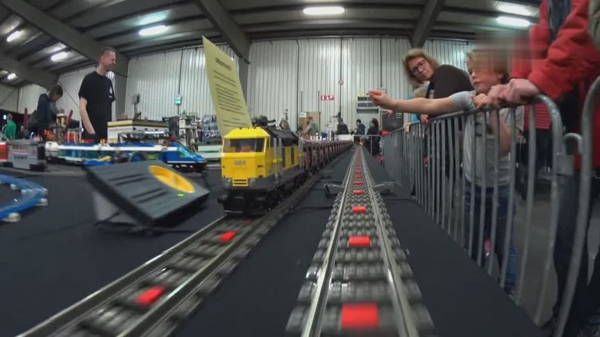 乐高火车模型展示会,第一视角拍摄,带你体验乐高的世界!