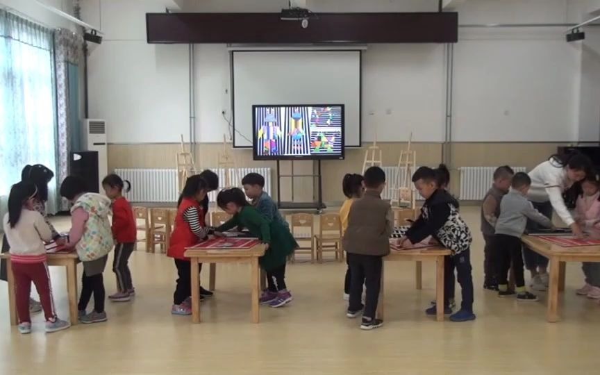 幼儿园公开课优质课中班科学《梯形宝宝做游戏》课堂实录