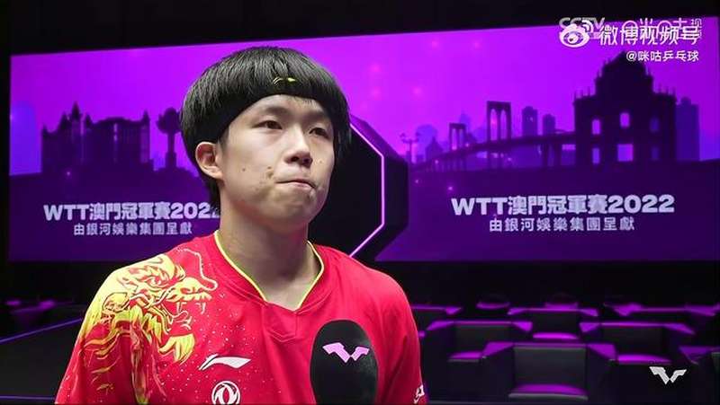 王楚钦不断进步 [话筒] 王楚钦_ :明天决赛是队友樊振东,珍惜做好每一...