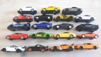 汽车模型:地板上有19辆跑车模型 我们一起来仔细的观察一下吧