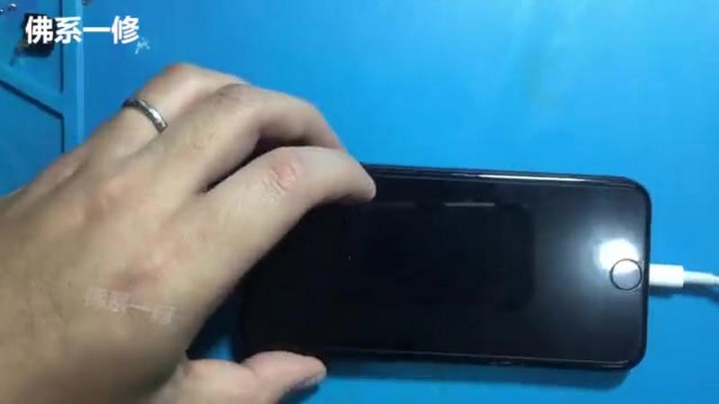 iPhone 7无服务自动重启,基带通病飞线解决,换块电池满血复活