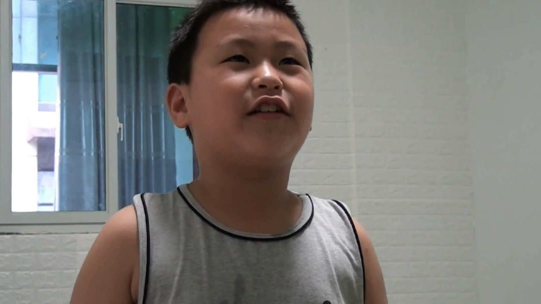 小朋友每天早上七点练口语,做自我介绍其实挺简单