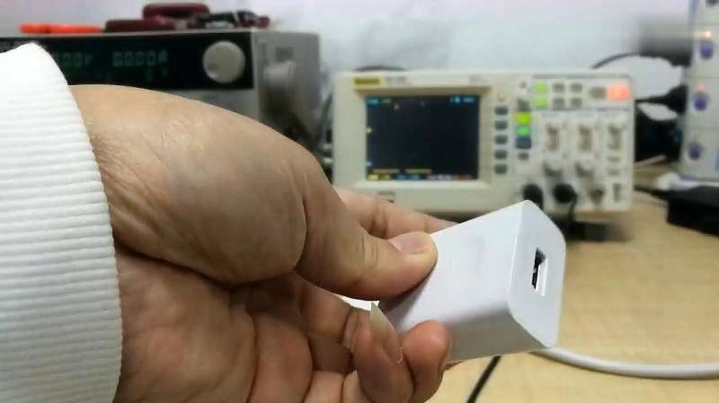 DTU-1705L小黑表测试充电器快充协议兼容诱骗检测分析