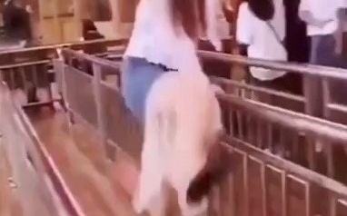 【搞笑视频】你这跨栏的技术不怎么样啊!