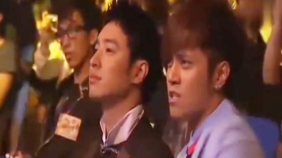 蔡依林舞台表演,台下罗志祥表情帝,请问你是来搞笑的吗