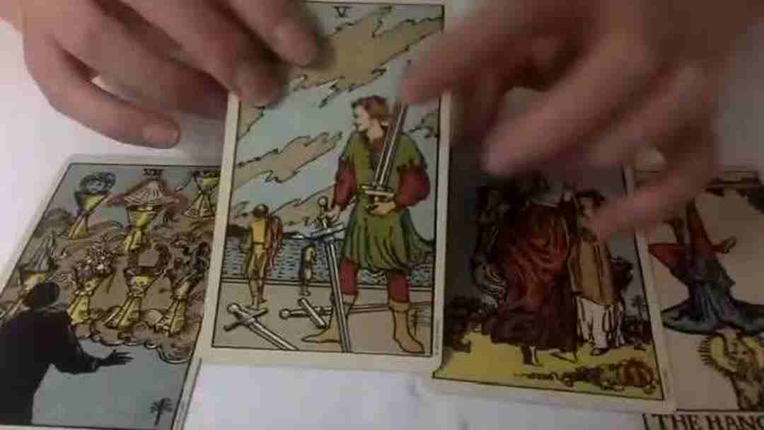 塔罗占卜:一张塔罗牌告诉你谁在暗恋你?TA会如何表白?(2)