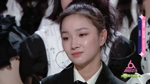 张钰琪华晨宇合唱《我管你》,场内尖叫不断,高音太过震撼!