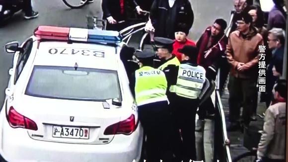 第一现场:交通违法不听劝,还拍落执法记录仪,涉事女子被行政拘留