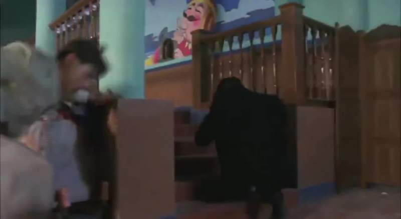 我就不信你们敢打我此言一出必定挨打,你会把我笑死