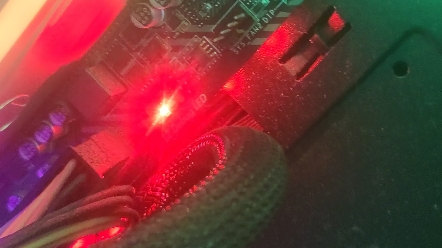 AGV灯常亮显示器没画面,显卡风扇开机转一会就停了