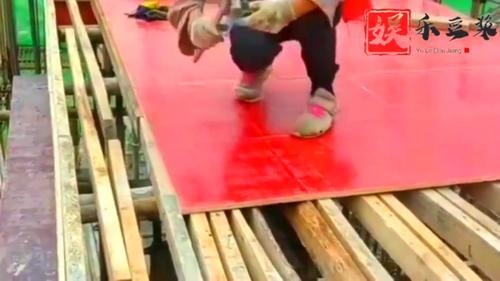 一天500的师傅,这么支模还可以吧,不知道这么干活有毛病吗?