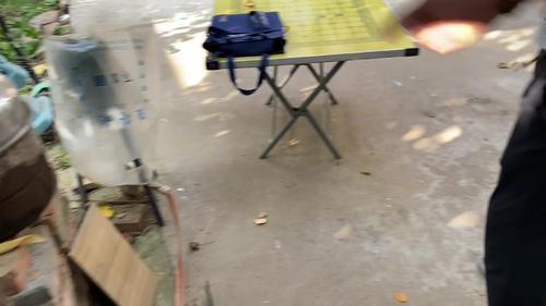 大哥拿出传了2代的宝贝不知其价值,大婶一报价小哥立马拿下