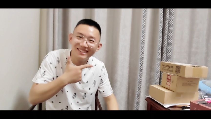 开箱盯盯拍行车记录仪