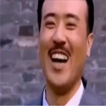 裹着毯子吃雪糕 