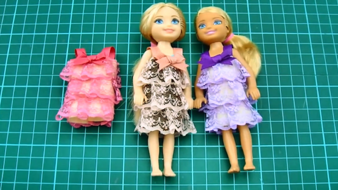 DIY芭比娃娃:不缝合的迷你蕾丝裙