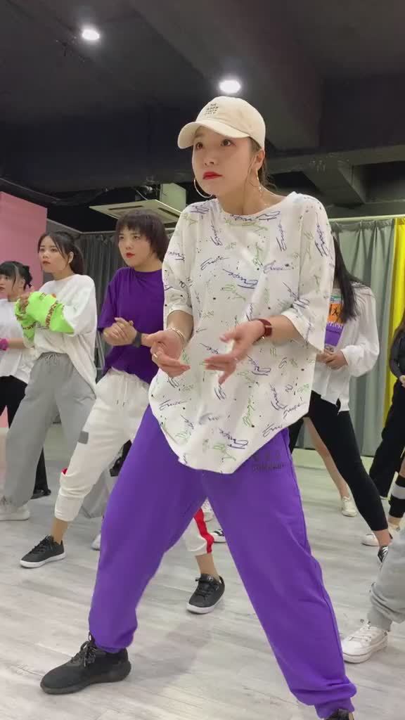 爵士舞课堂,老师手把手教你爵士舞律动节奏#舞蹈...