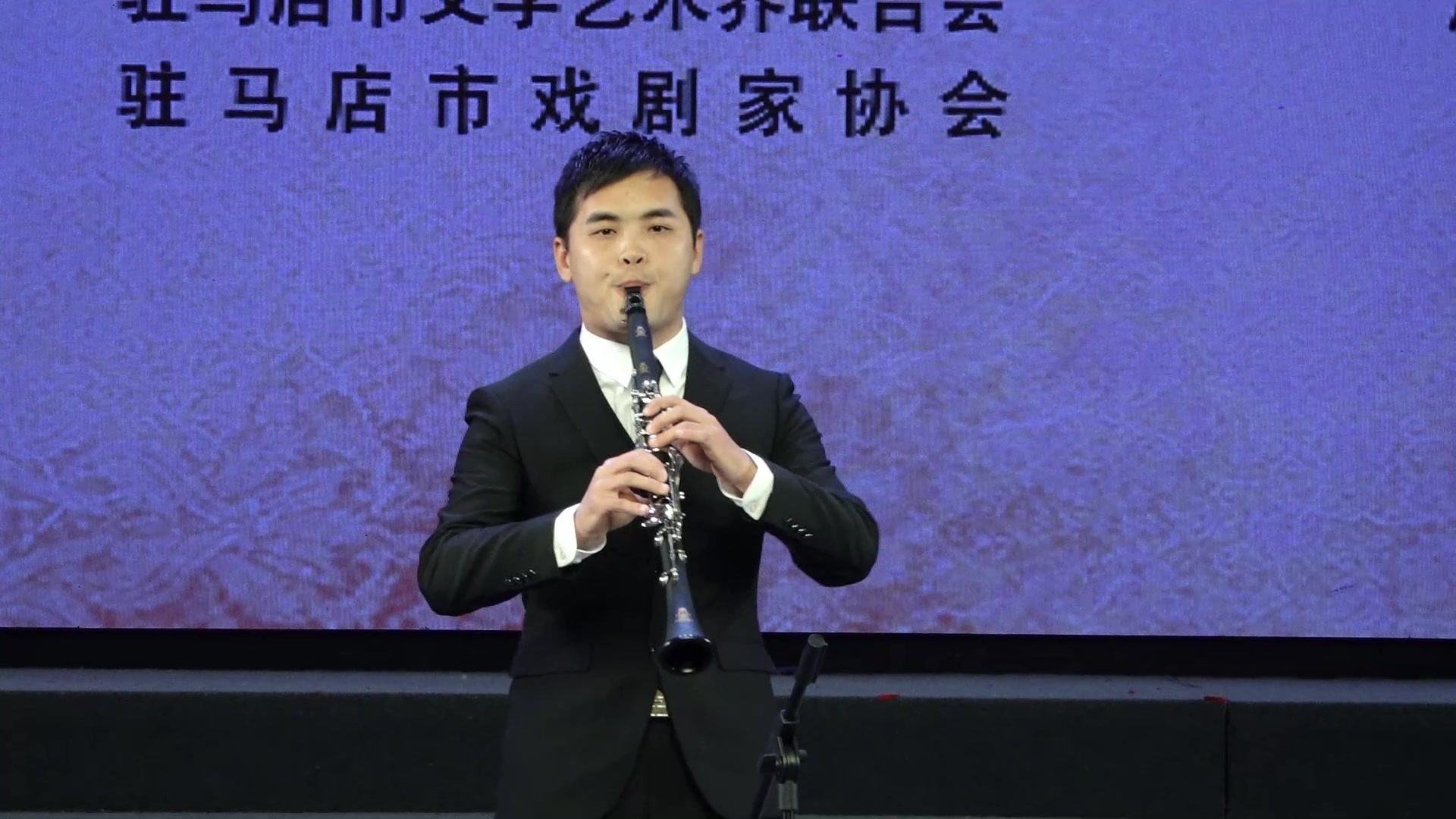 平顶山戏研中心杜永钢单簧管《迎新春舞曲》,这西洋乐器听着怪美