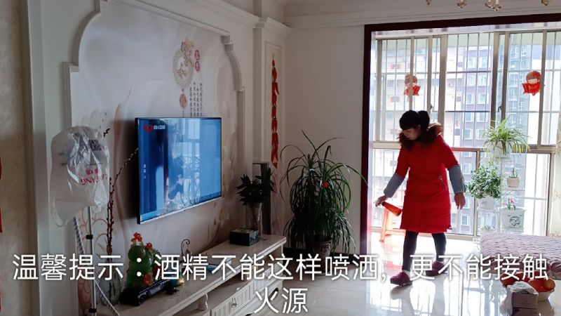 宅在家你怎么过?为了家人健康,虎妈用消毒液给家里全面消毒