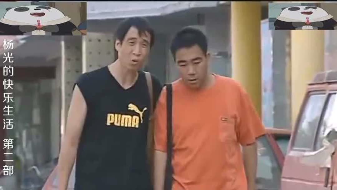 男子上街乞讨,分分钟收大钱,旁边乞讨羡慕的眼睛都快掉下来了!