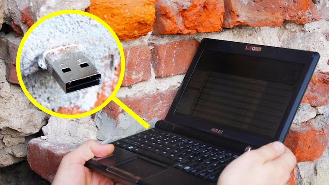 街头上的神秘USB接口,路人以为有病毒,连接后却发现惊喜!