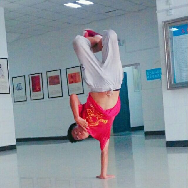 凌波漫布 
