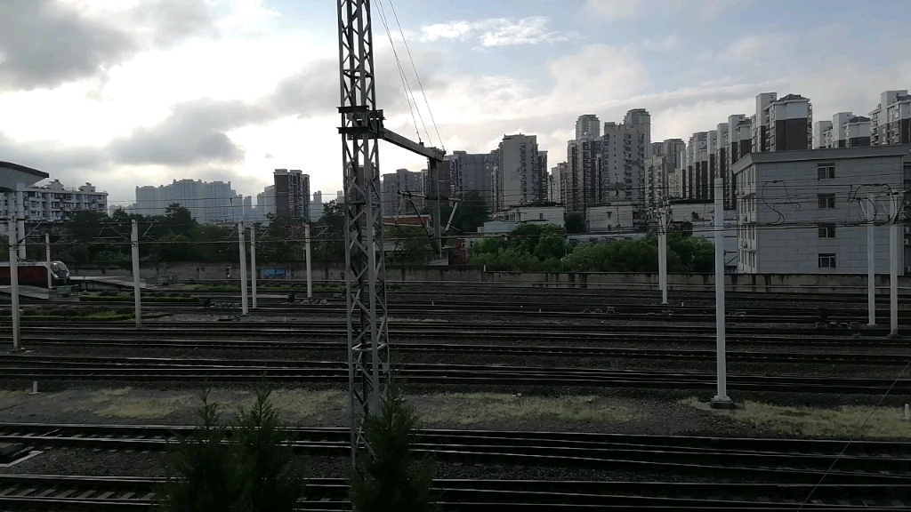 T96次列车进武昌站,本务广铁广段HXD1D0373