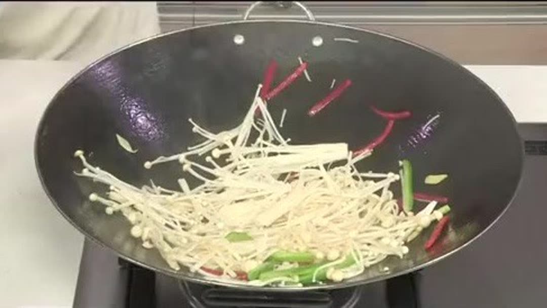 家常菜谱炒金针菇的营养美味做法