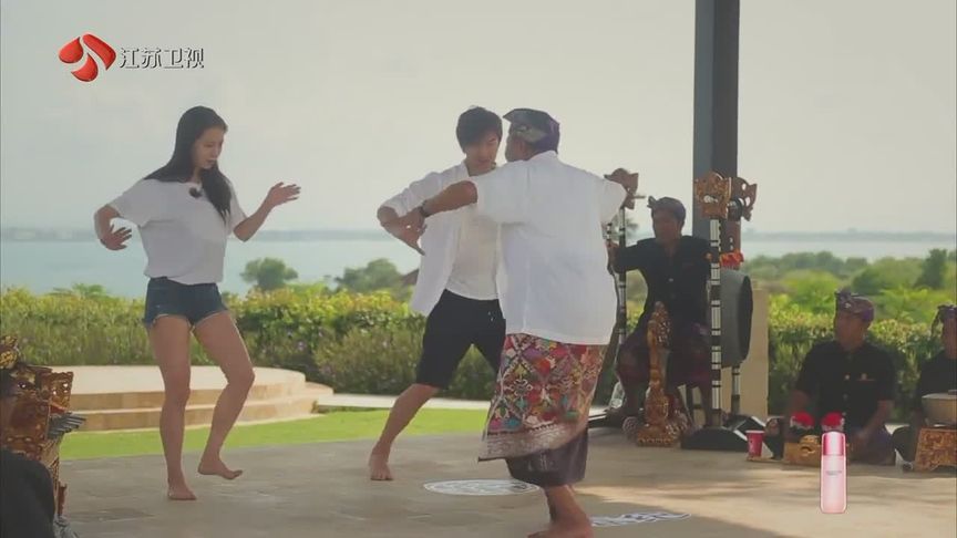 宋智孝遇上传统印尼舞蹈,老师现场教学,根本玩不明白!