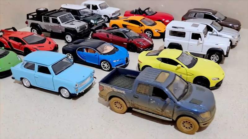 各种型号的玩具车,跑车、老爷车、皮卡车,仿真模型车玩具展示