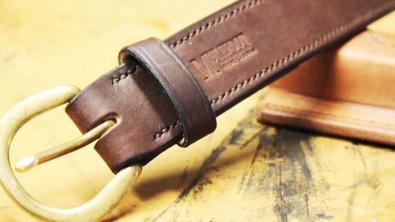 老师傅纯手工制作皮带,过程还真是精细,简直不输任何大牌