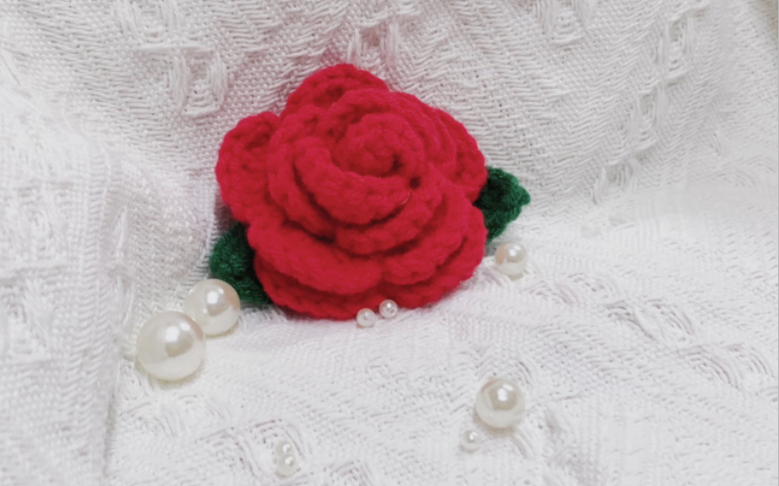 【山茶玫瑰】(上)毛线红色山茶花玫瑰花小巧挂件发夹胸针装饰品 手工...