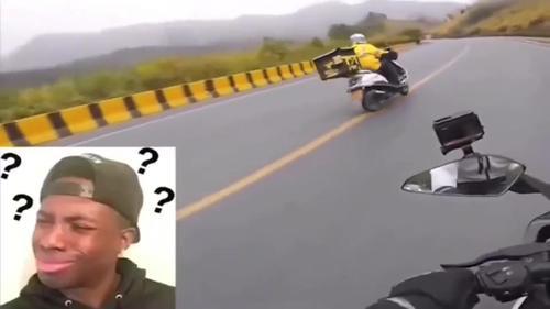 摩托车的行车记录仪:外卖小哥70时速过弯,磨出火星