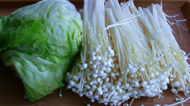 蒜蓉金针菇好吃有秘诀,教你新做法,清香好吃