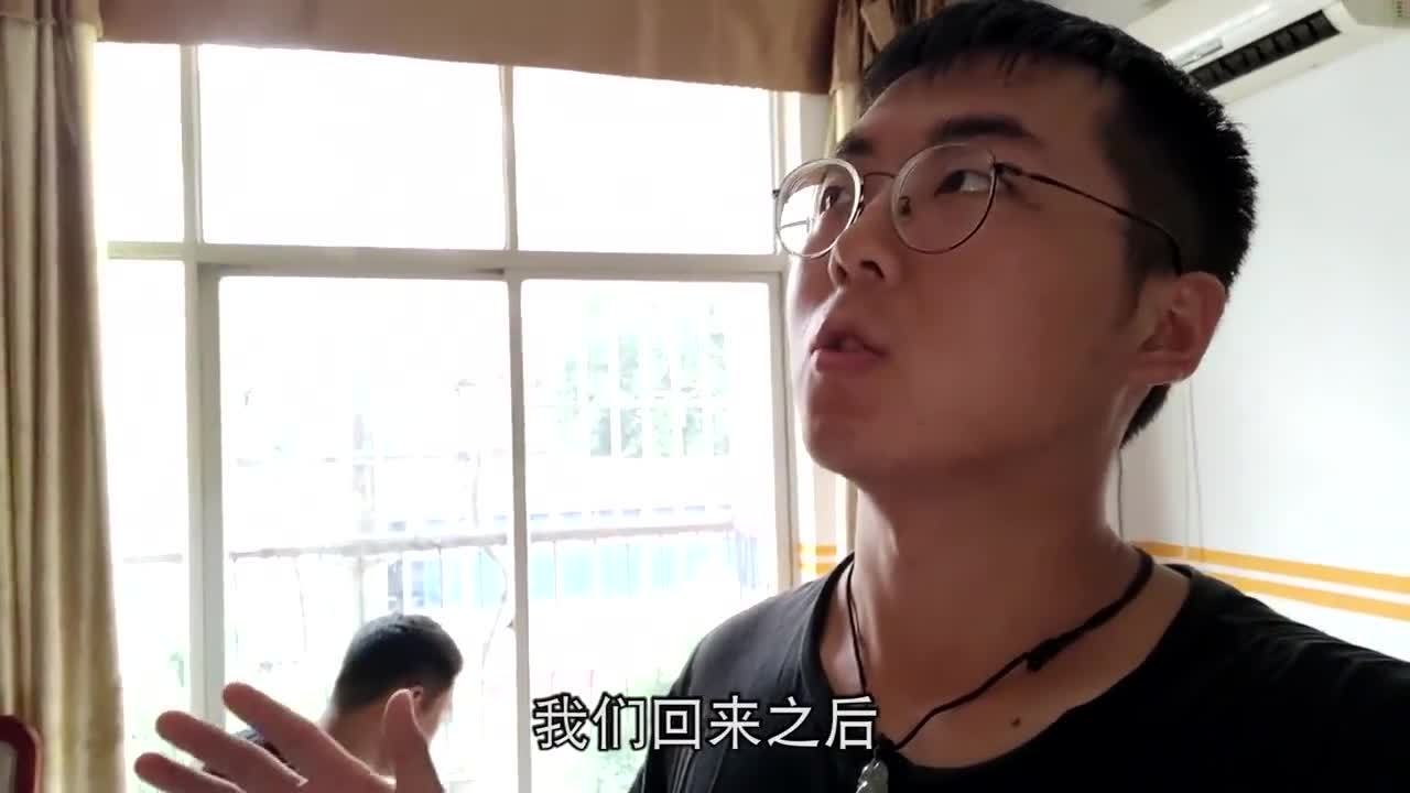 奇瑞QQ床车睡两个人,空间到底怎么样?小伙最终给出答案