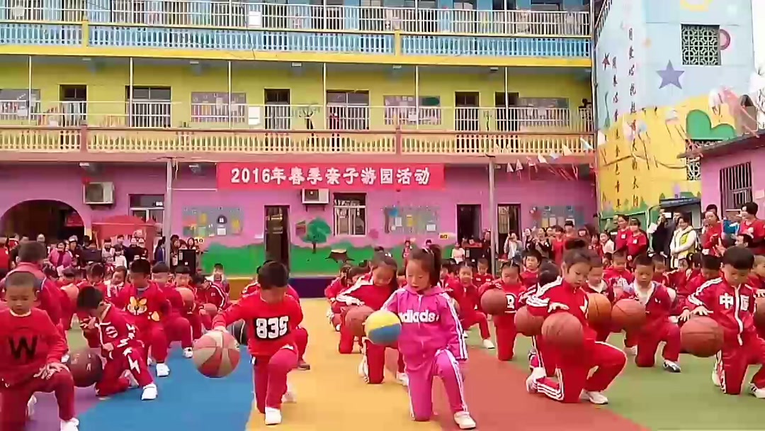 引镇新开发幼儿园,小朋友表演篮球操