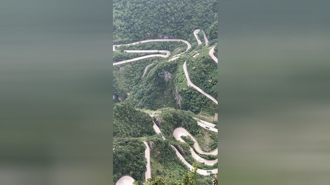 中国第一飞人,张树鹏在张家界天门山的试飞