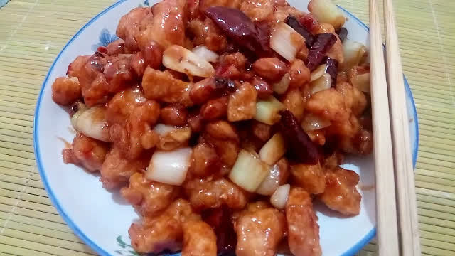 5分钟教会你宫保鸡丁的做法,非常的简单美味,超级下饭