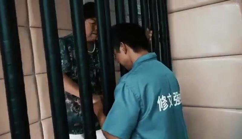 #对毒品说不# 【与毒决裂!吸毒人员本色出演禁毒宣传片《浴火涅槃》...