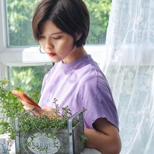 李又欠在厨房 